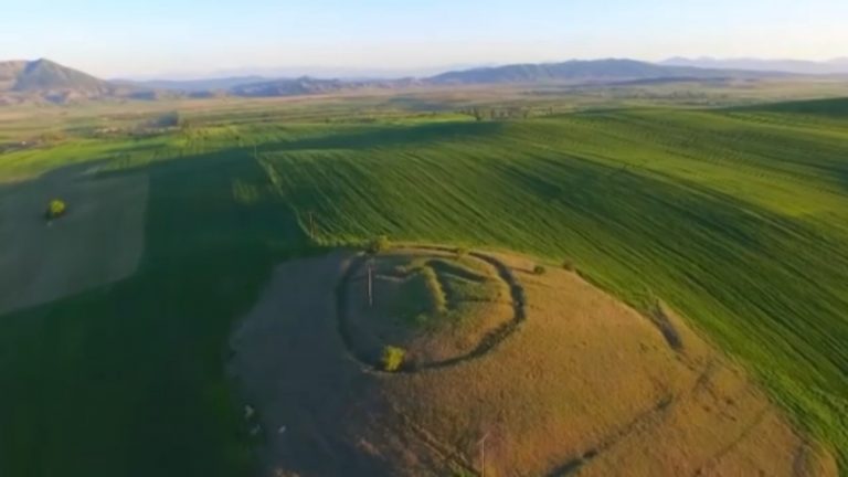 Kanda - A royal Macedonian tomb pointing to the stars? [Video ...